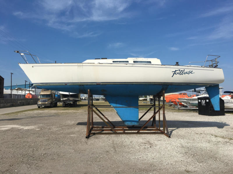 1986 J Boats J35 — For Sale — Sailboat Guide