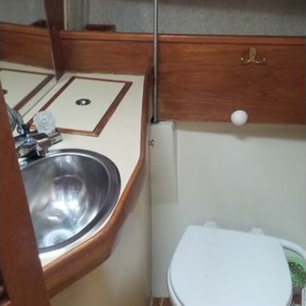 1989 Cal 33 — For Sale — Sailboat Guide