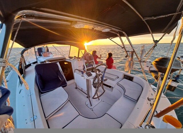 2002 Hunter 356 — For Sale — Sailboat Guide