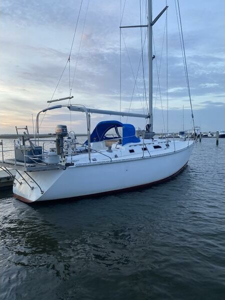 1984 Hunter 40 Legend — For Sale — Sailboat Guide