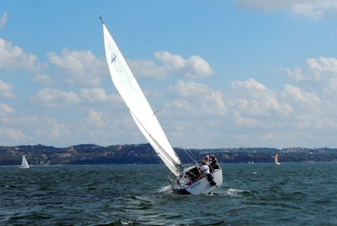 1986 Ross 830 (8.3 meters/27.25 feet) — For Sale — Sailboat Guide