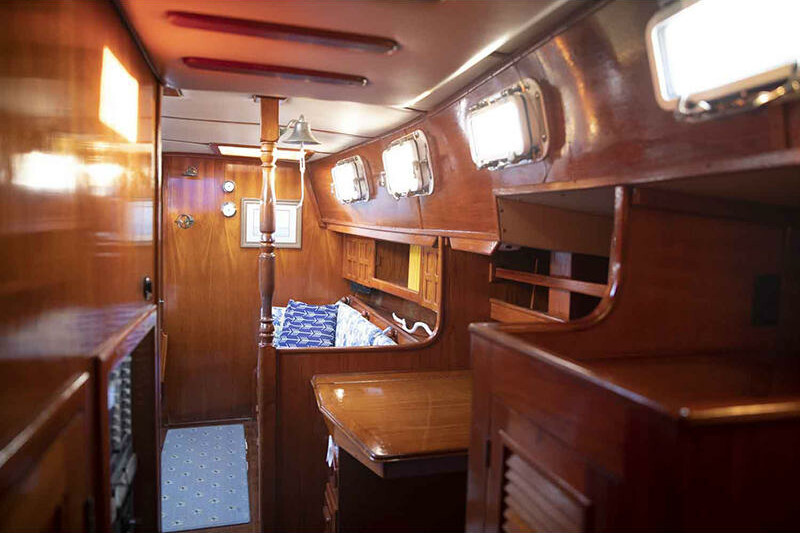 1 Endeavour 40 Center Cockpit — For Sale — Sailboat Guide