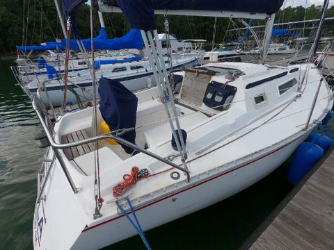 1985 Hunter 28.5 — For Sale — Sailboat Guide