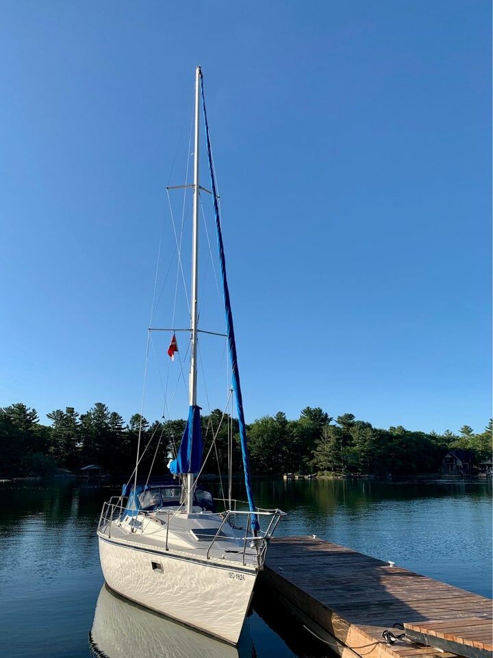 1985 Hunter 28.5 — For Sale — Sailboat Guide