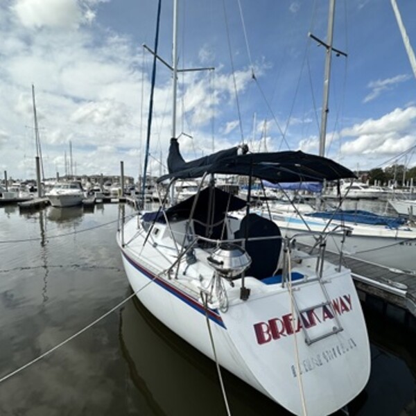 1985 Hunter 28.5 — For Sale — Sailboat Guide