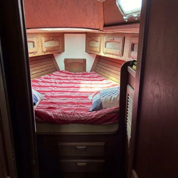 1084 Islander Islander 40 — For Sale — Sailboat Guide