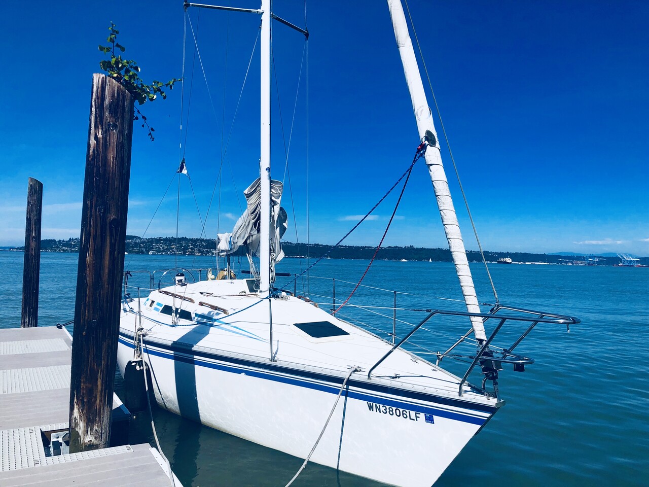1985 Hunter 28.5 — For Sale — Sailboat Guide