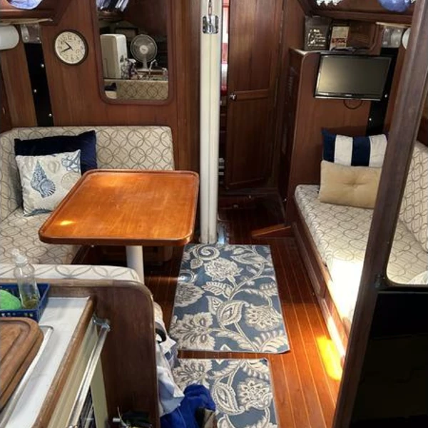 1084 Islander Islander 40 — For Sale — Sailboat Guide