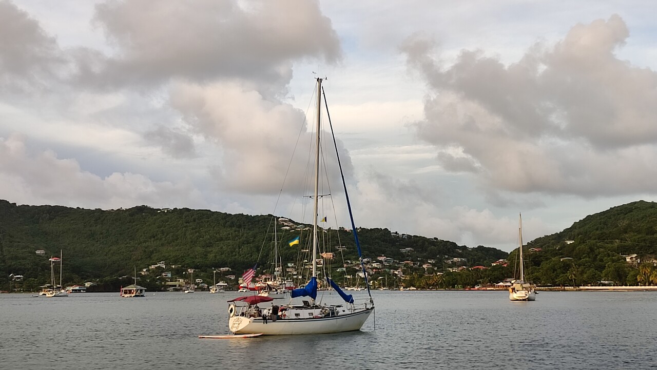 1981 Hunter Hunter 37 Cherubini — For Sale — Sailboat Guide