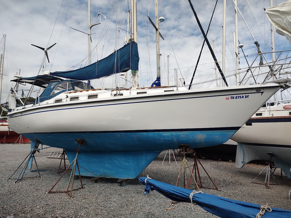 1984 Allmand Tri-Cabin 35 — For Sale — Sailboat Guide