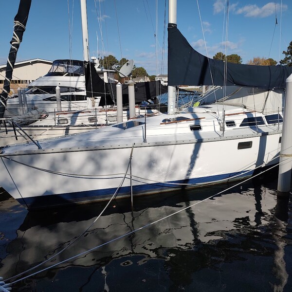 1996 Hunter 37.5 Legend — For Sale — Sailboat Guide